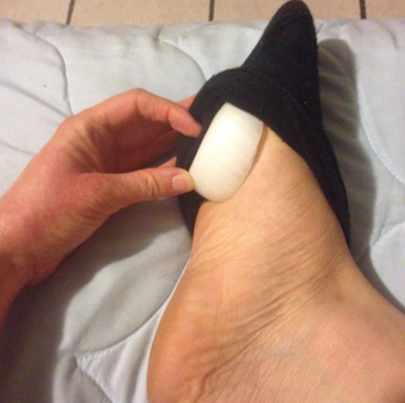 Here's What Happens When You Put Onions On Your Feet While You Sleep