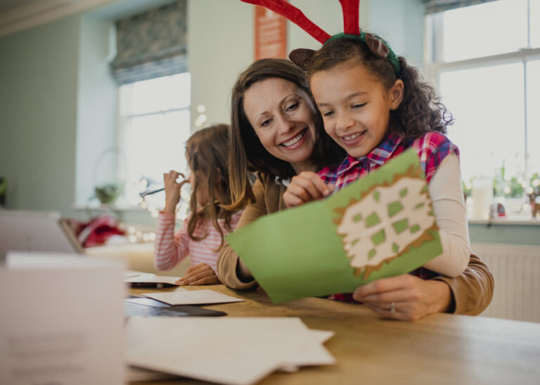 Here's How You Use An Apostrophe in Your Name On Your Christmas Card
